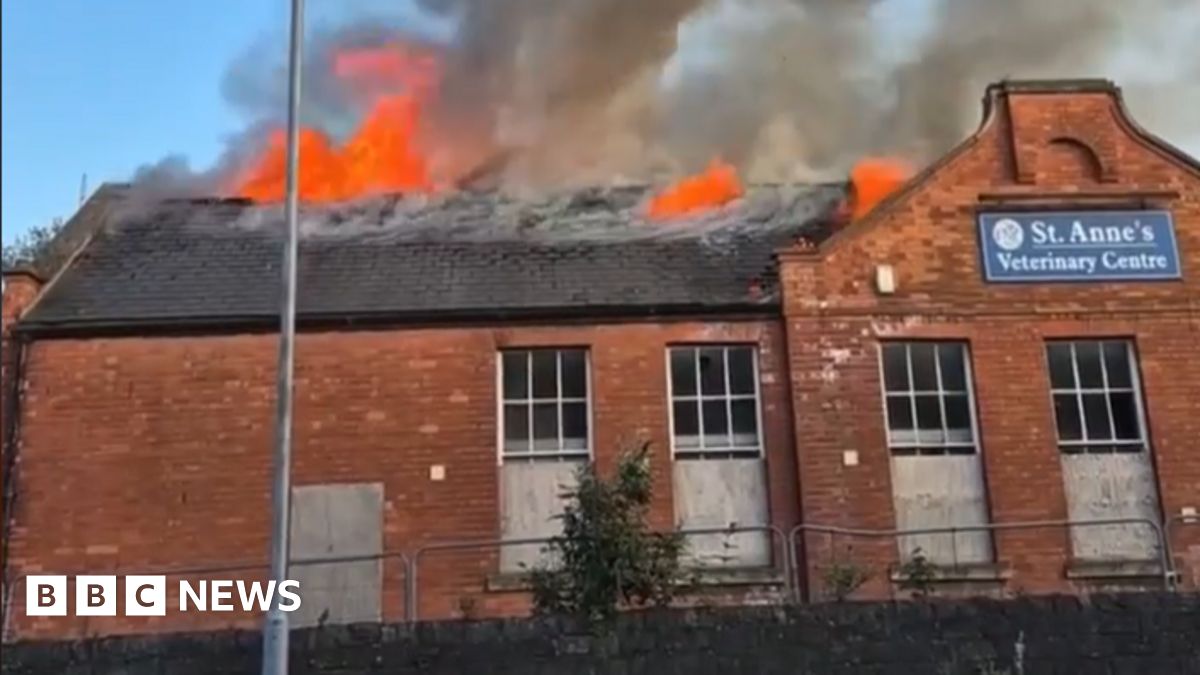 Crews tackle fire at former Worksop vet centre - BBC News