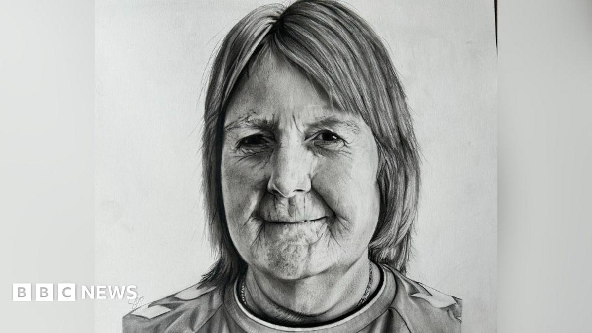 Eight Coventry City FC fans celebrated in portraits - BBC News