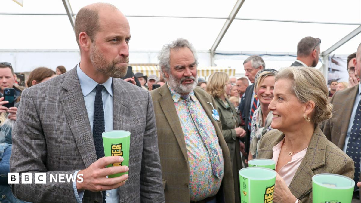 Royal Cornwall Show: Prince William and Duchess tour event - BBC News