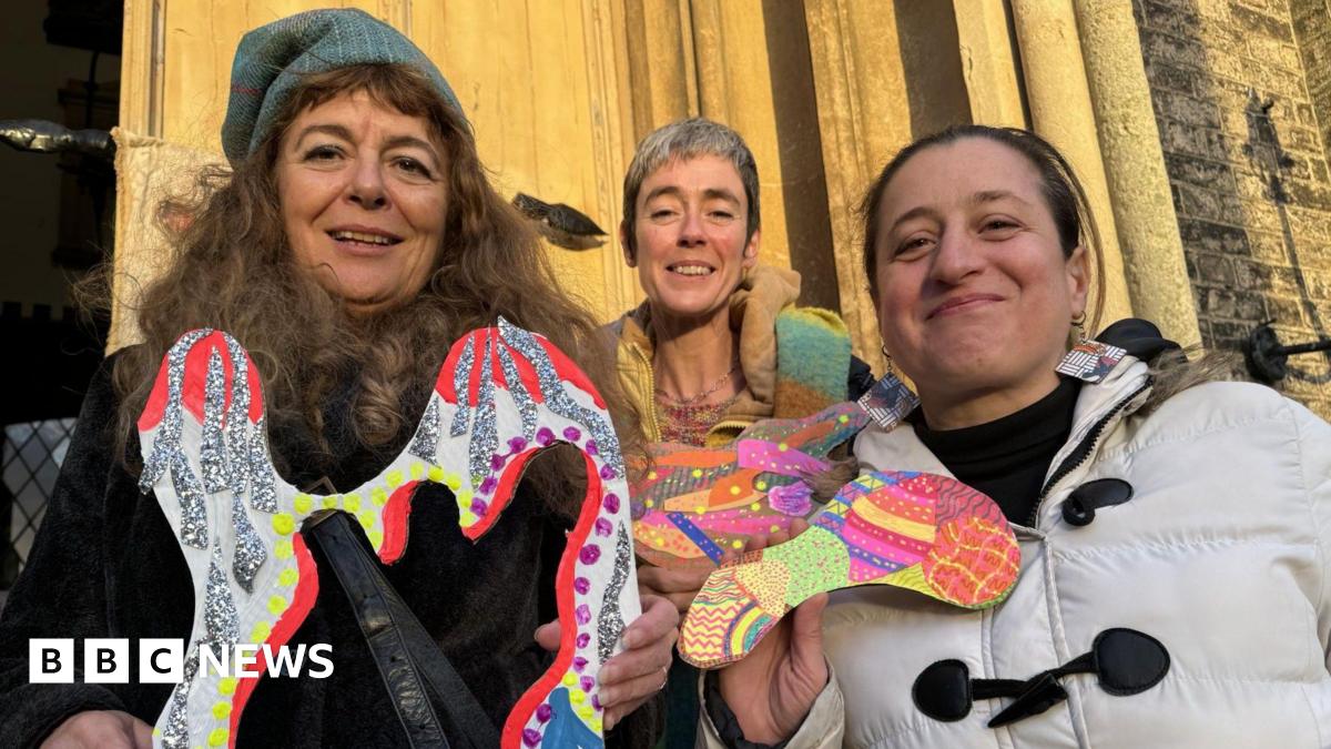 Ramsgate: Light festival held over Christmas - BBC News