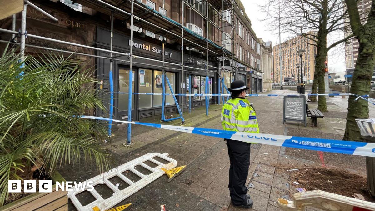 Man arrested on suspicion of arson over Birmingham flat fire - BBC News