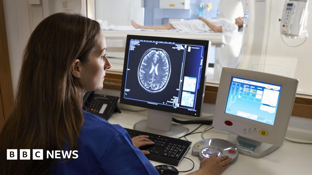 New radiotherapy machines set to speed cancer treatment - BBC News