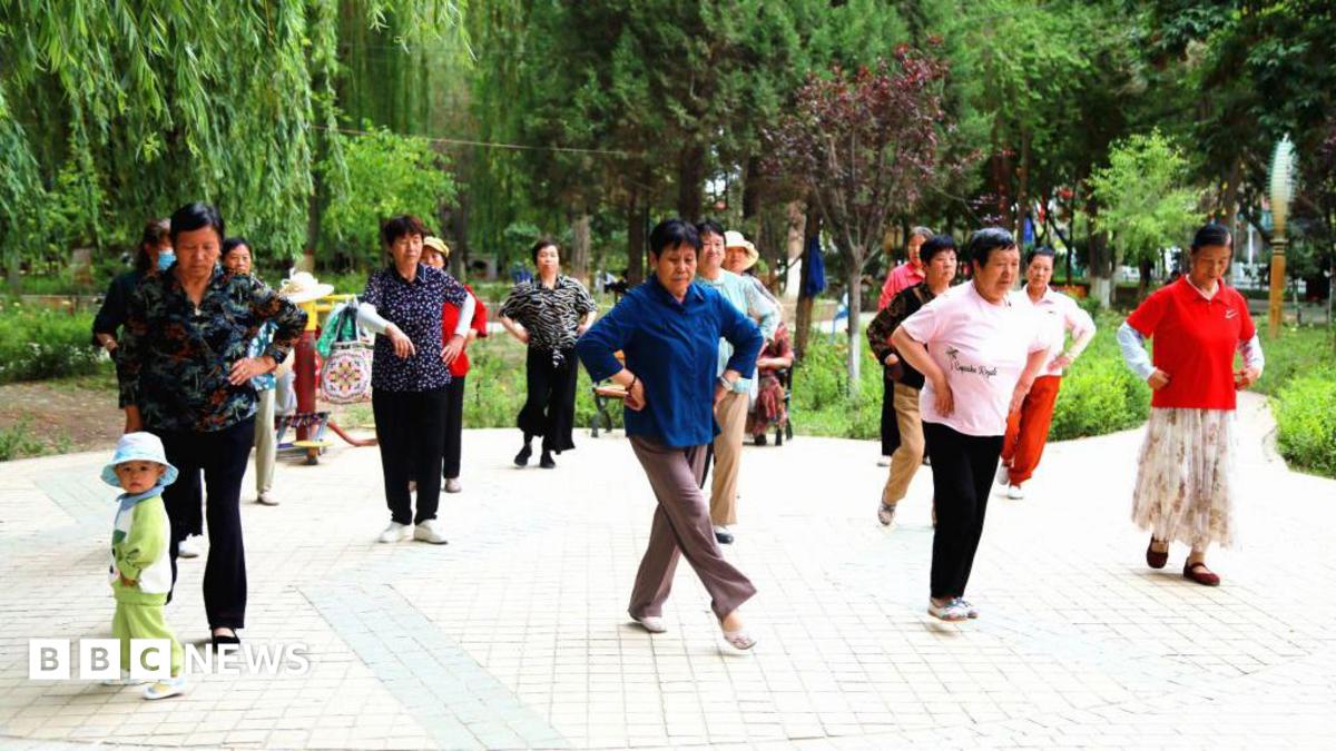China to raise retirement age in next five years - BBC News