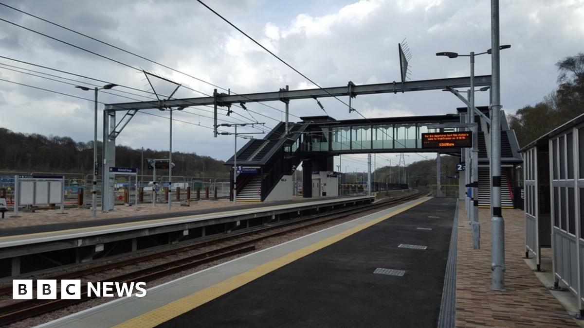 Leeds Kirkstall Forge railway station opens - BBC News