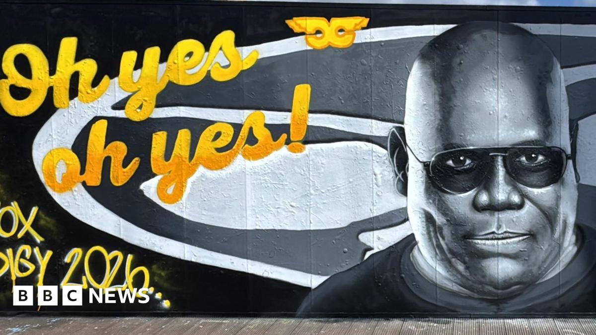 Carl Cox 'humbled' by Cardiff mural celebrating The Prodigy tour - BBC News