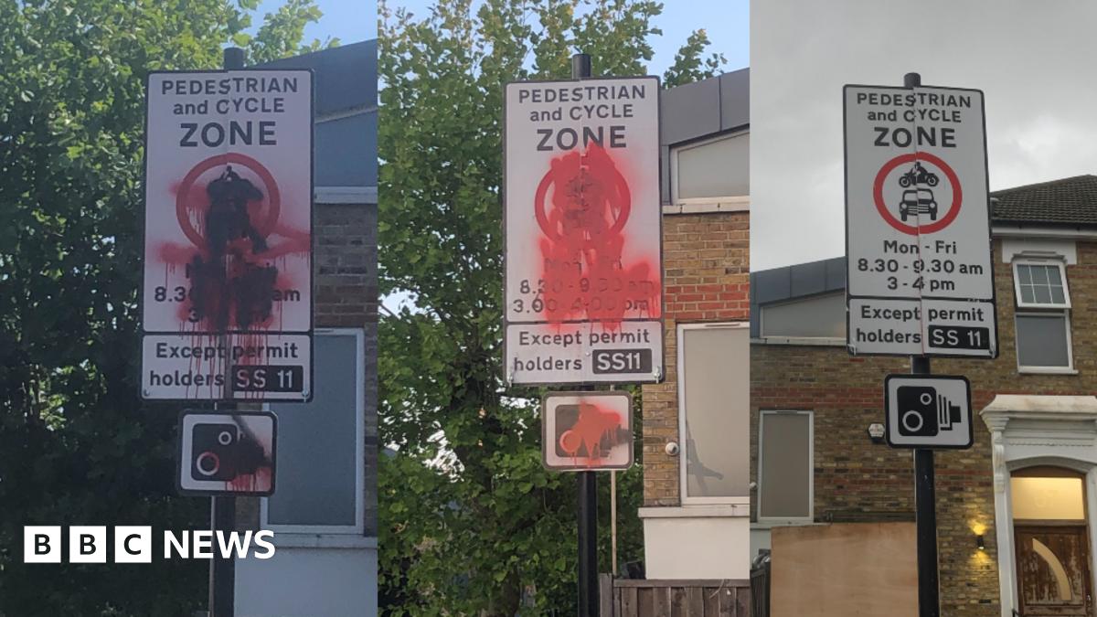 Hackney: Signs on one London street repeatedly vandalised - BBC News