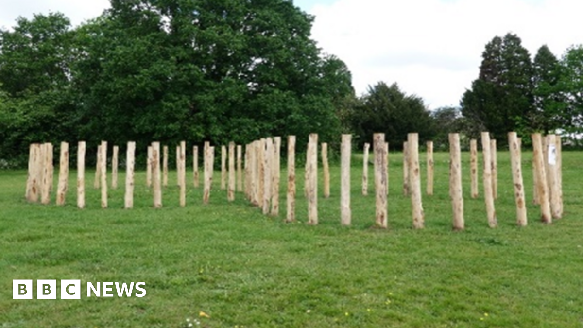 Kent: Infinity artwork launched in county of symbol's creator - BBC News