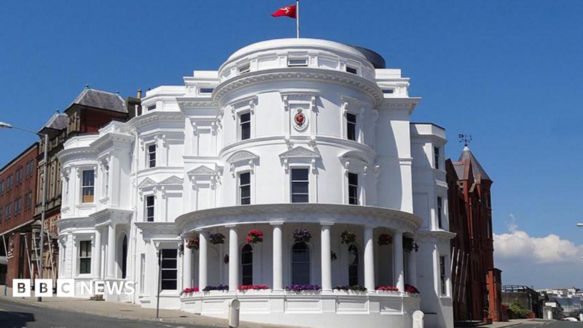 Stricter recruitment controls to drive Manx government savings - BBC News