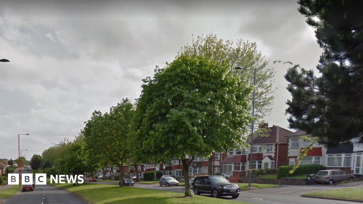 Kingstanding crash: Man dies and two hurt - BBC News