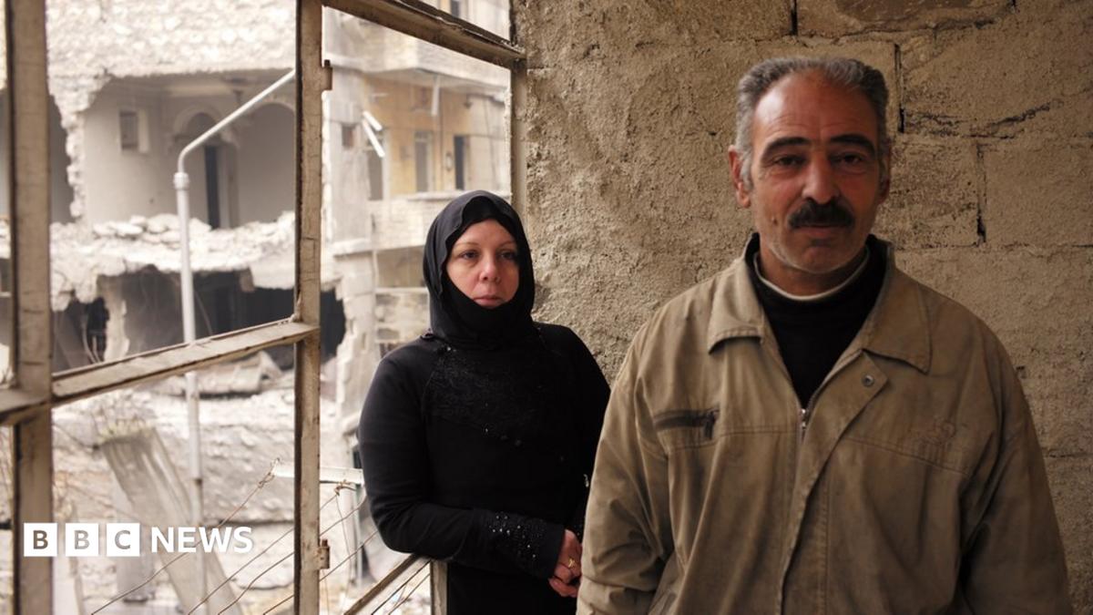 Displaced Syrians return home to ruins of East Aleppo - BBC News