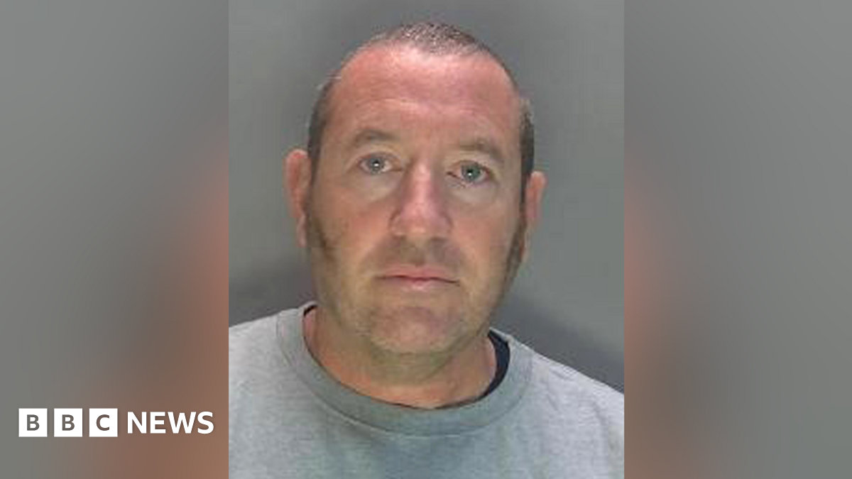 David Carrick: Officers who failed to investigate rapist keep jobs ...