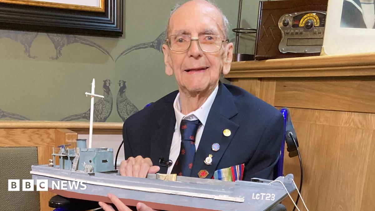 Desmond Burrows: D-Day veteran described as a 'true hero' dies at 99 ...