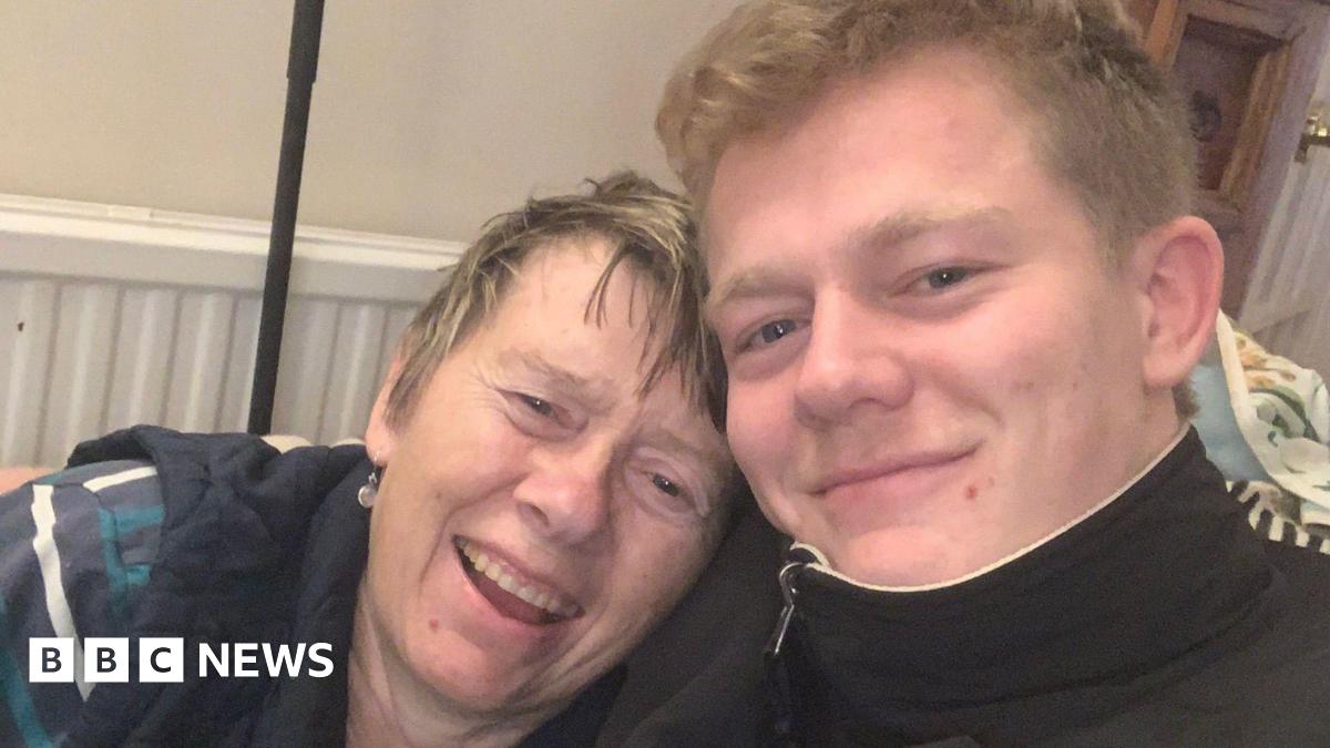 Bristol man attempts 300 daily press-ups for MS Society - BBC News