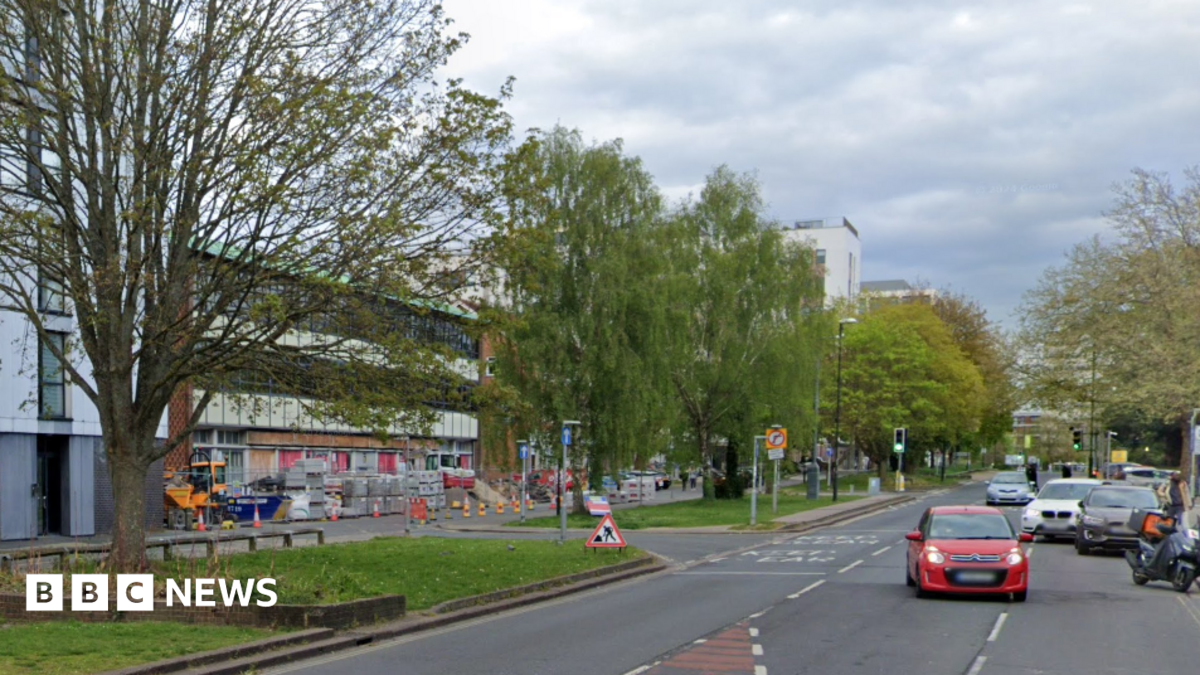 Crawley: Main road faces two weeks of disruption - BBC News