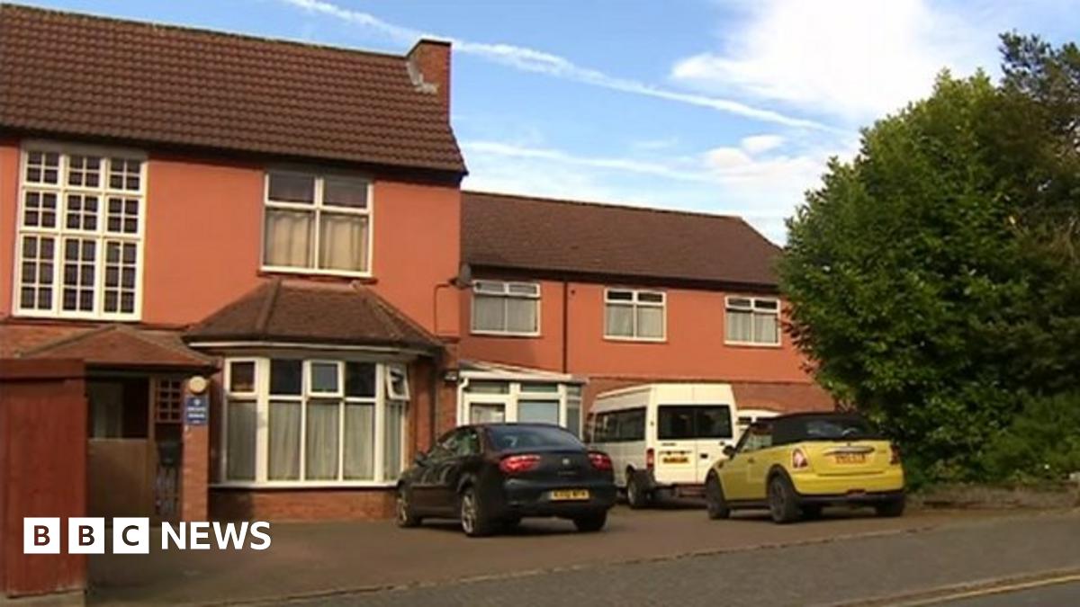 Two Leicester care homes face neglect allegations - BBC News