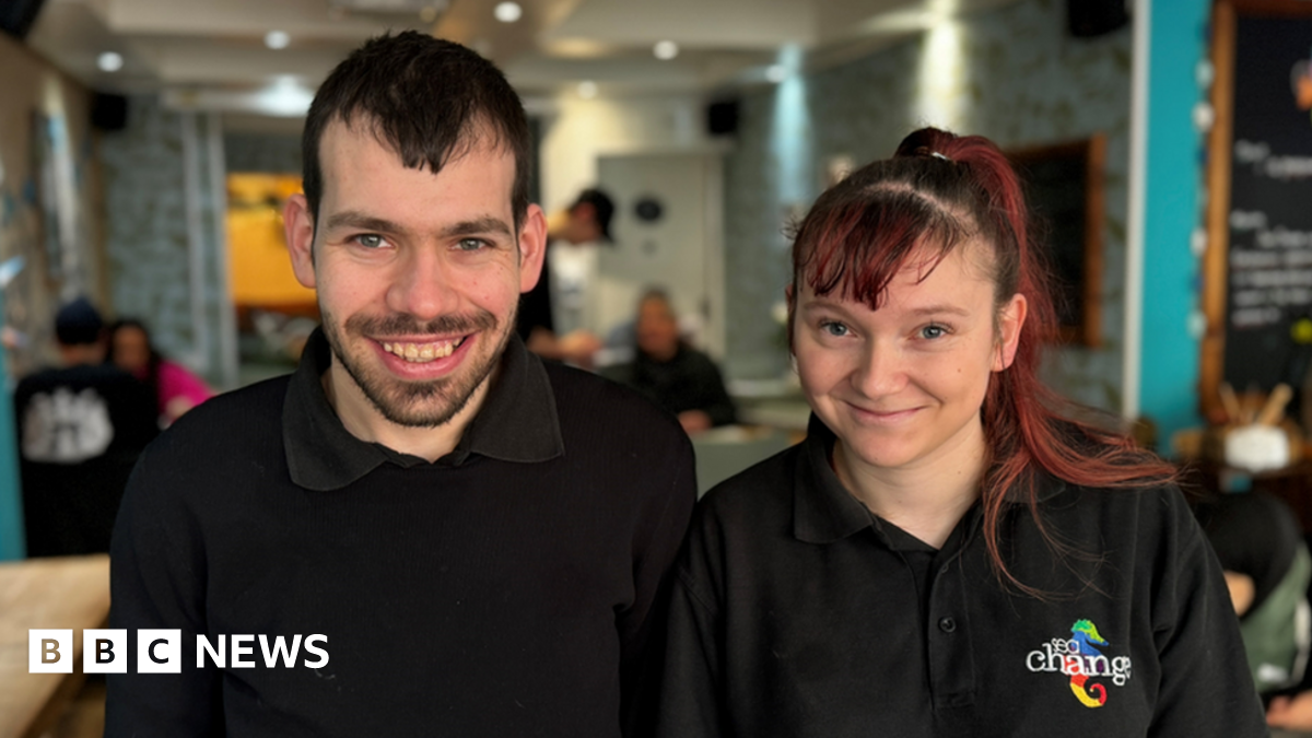 South Shields cafe which employs staff with autism faces closure - BBC News
