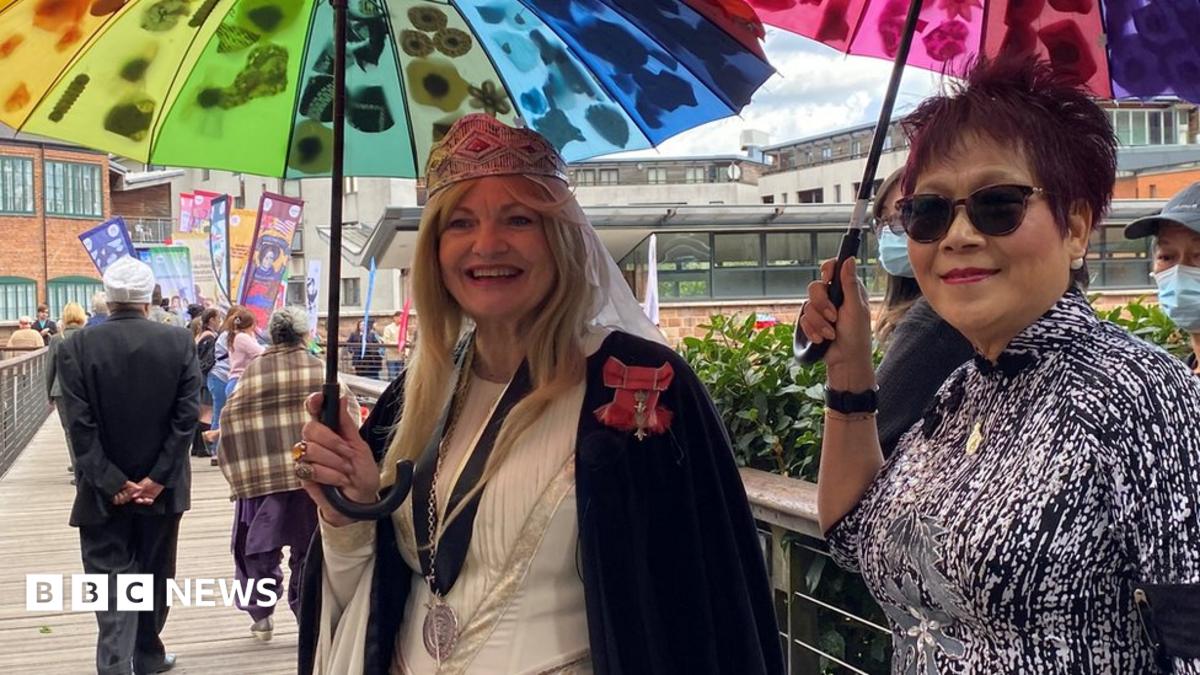 Queen remembered at Coventry's Godiva Day parade - BBC News