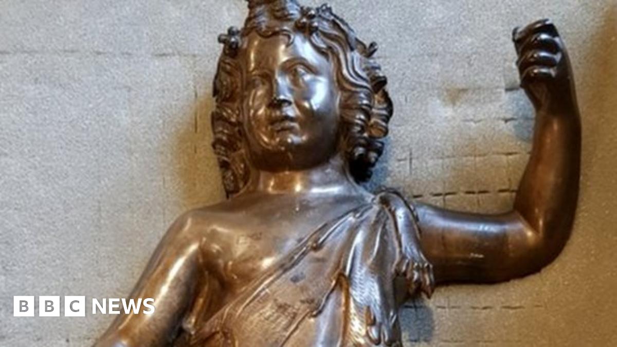 Stolen Roman statue returned to France after 50 years - BBC News