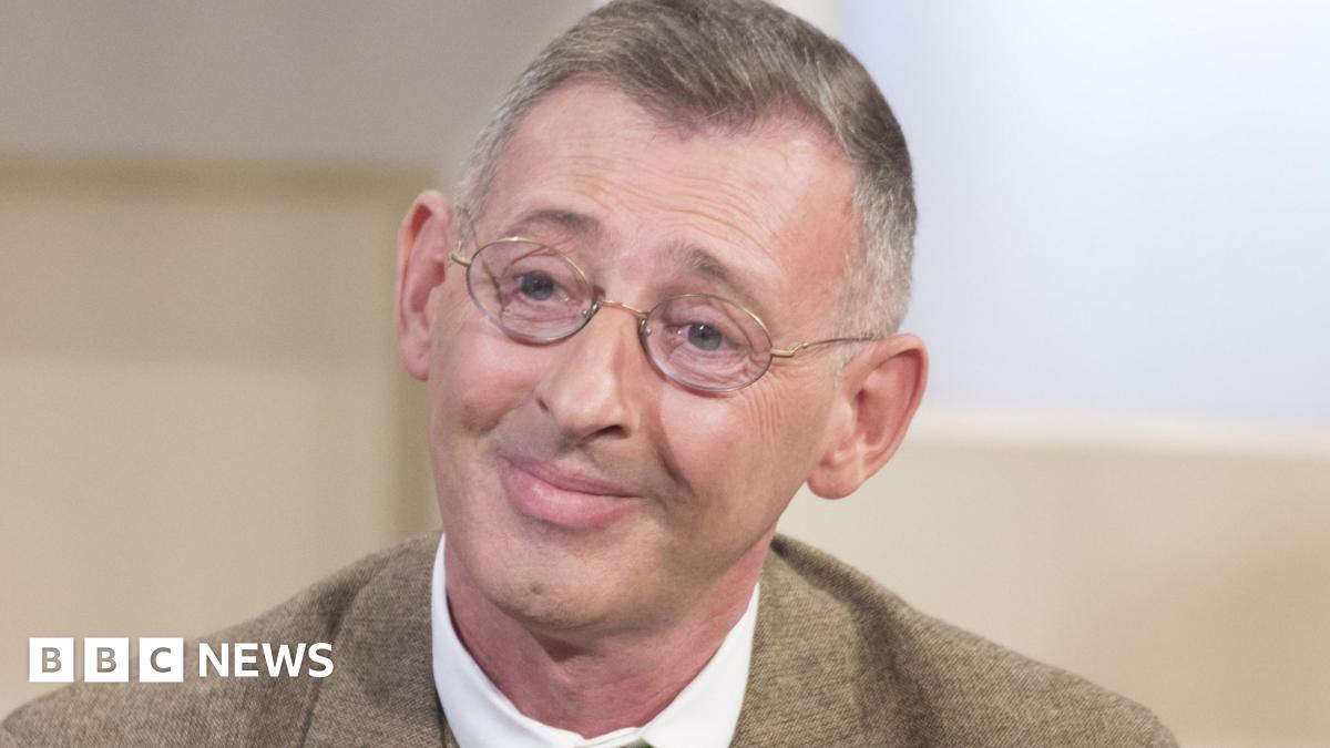 TV medium Colin Fry dies aged 53 - BBC News