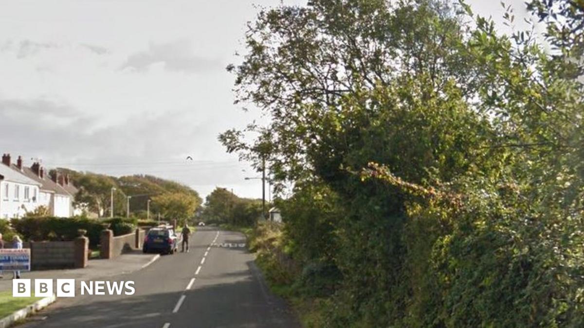 Cyclist seriously hurt after triathlon crash in Manorbier - BBC News