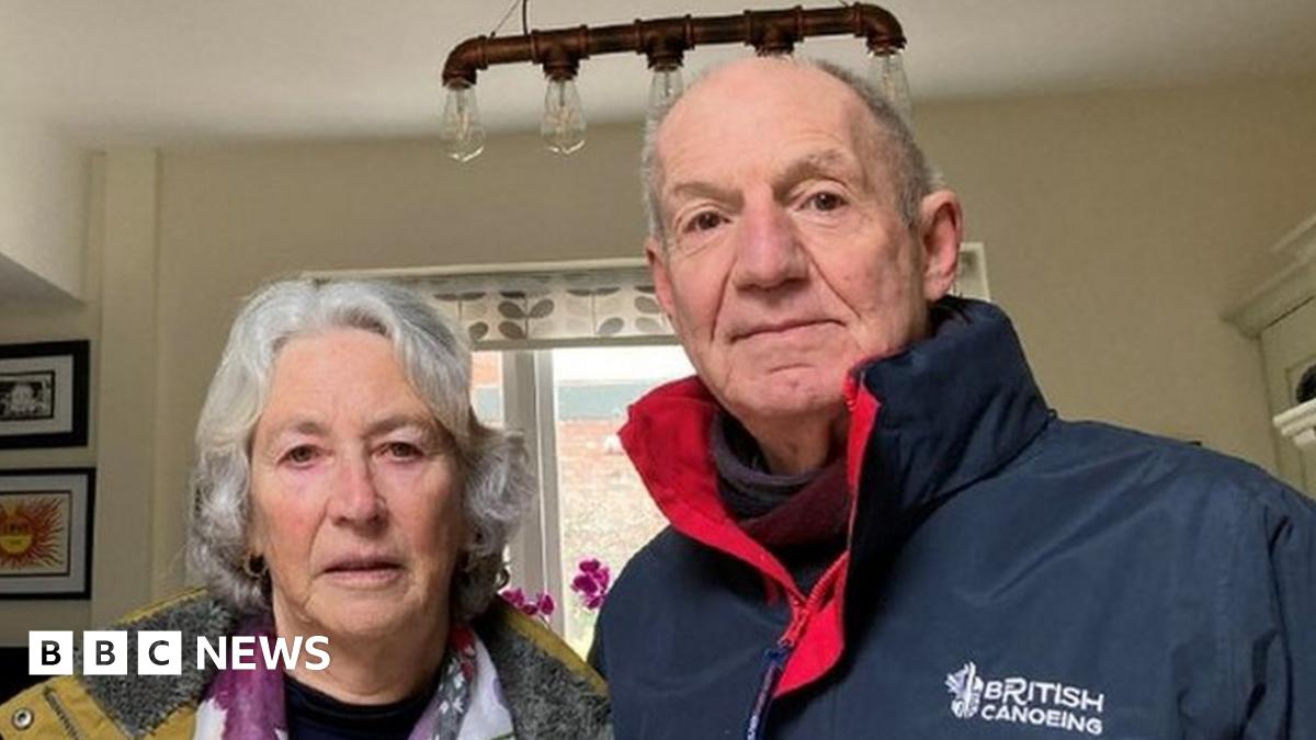Beeston: Couple endure 'nightmare' six months after flood - BBC News