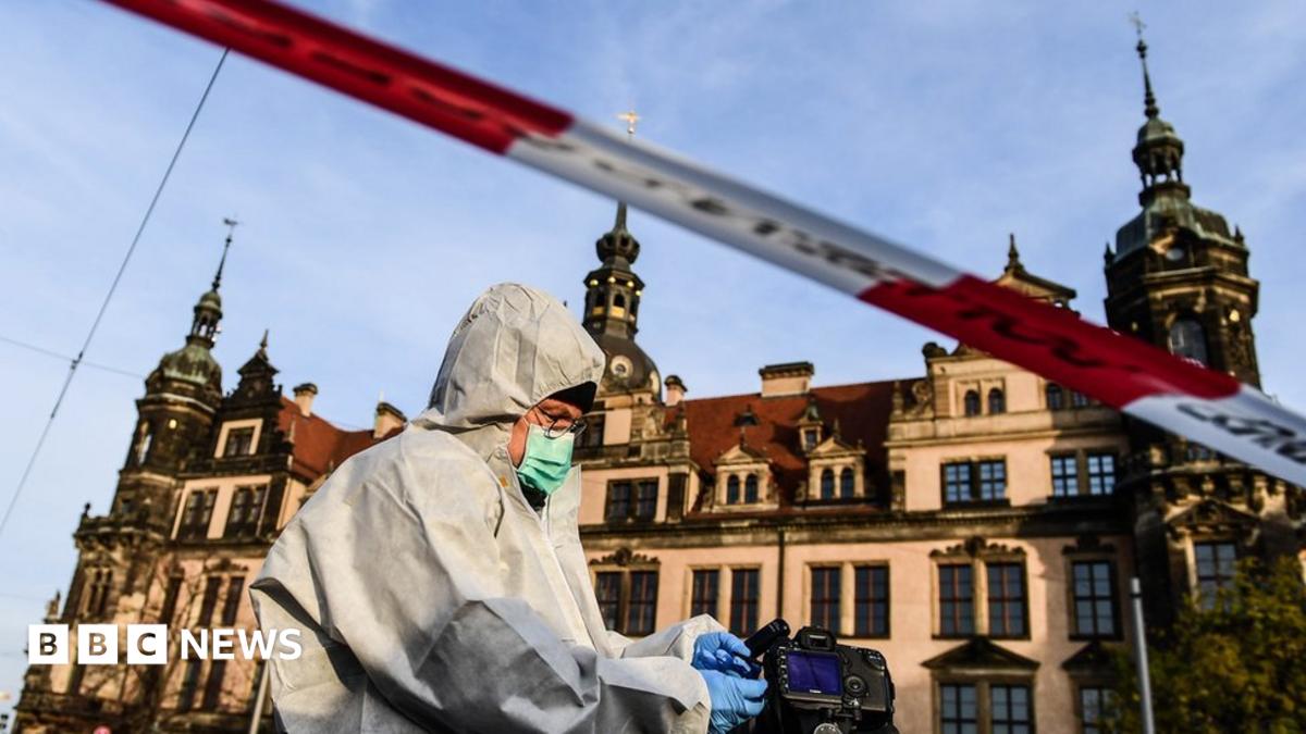 Dresden Green Vault: Three arrested over German diamond heist - BBC News