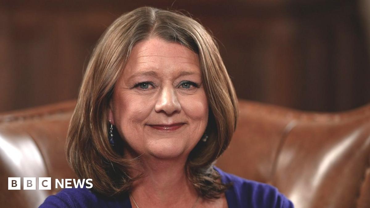 Plaid Cymru: New leader should be a woman, says Leanne Wood - BBC News