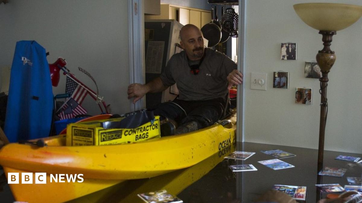 In the path of a Houston reservoir near breaking point - BBC News