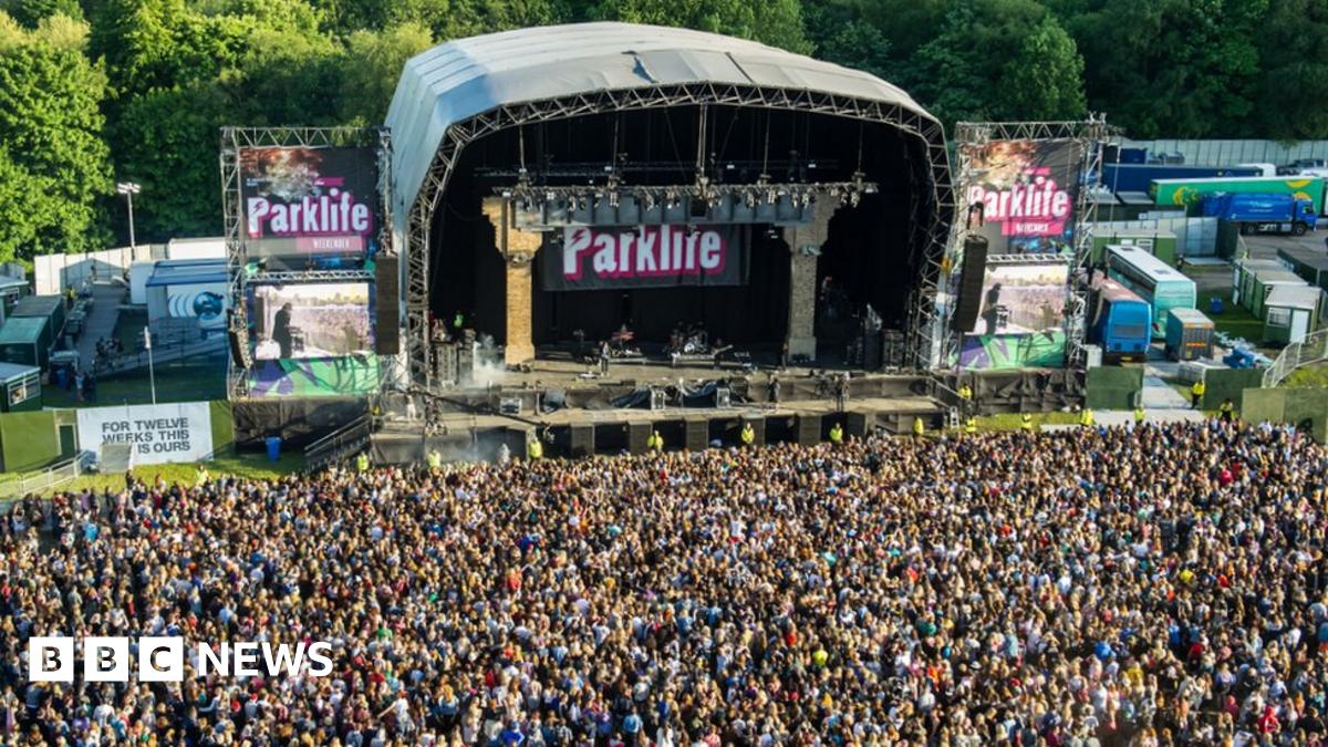 Manchester Metrolink workers to strike over pay during Parklife - BBC News