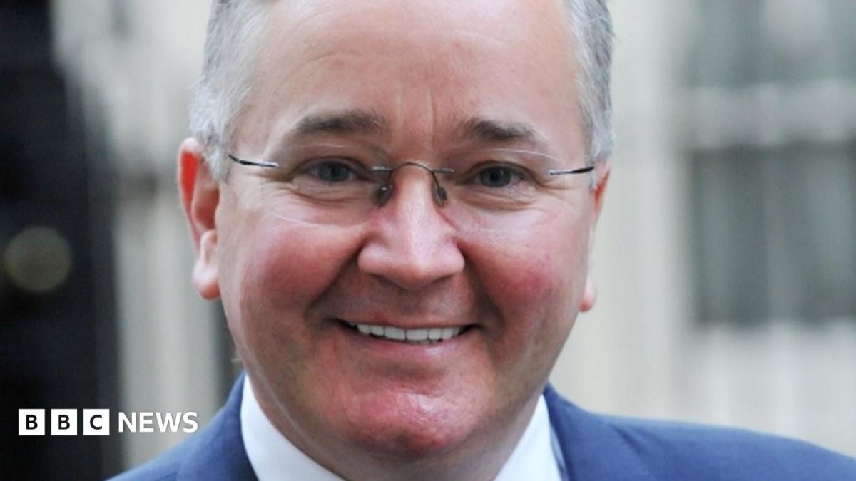 Glasgow council leader Gordon Matheson stands down - BBC News