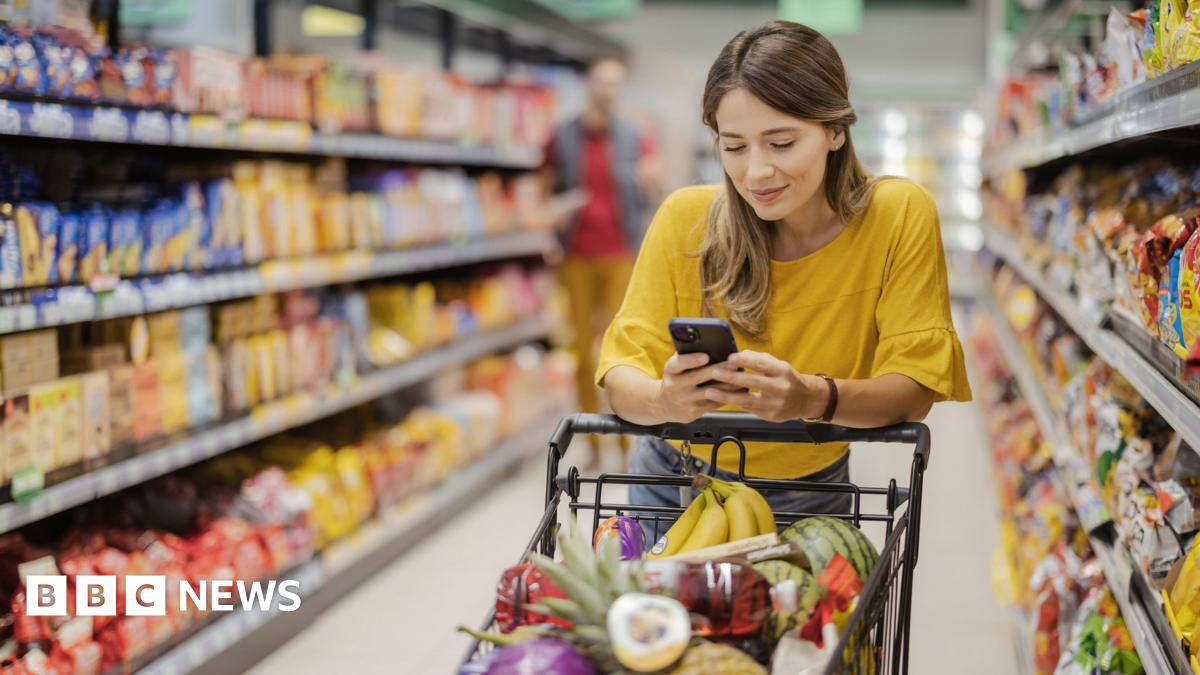 Falling pound: What does it mean for me and my finances? - BBC News