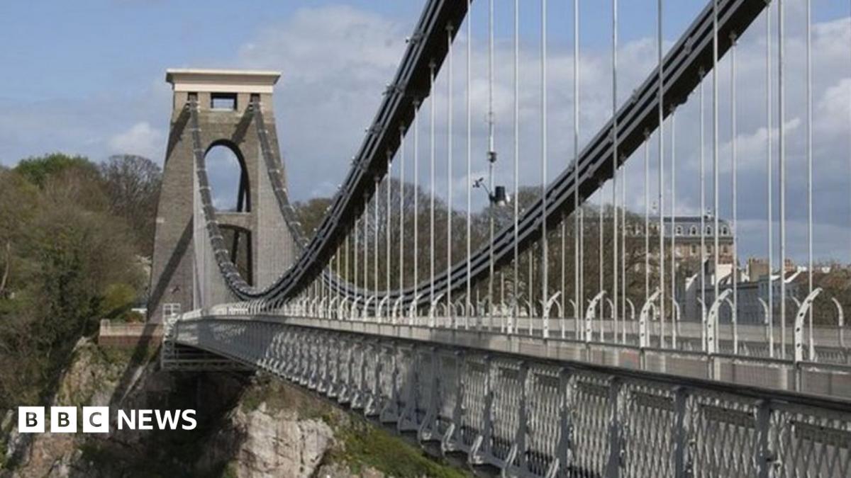 Bristol Suspension Bridge brings in card only payments - BBC News