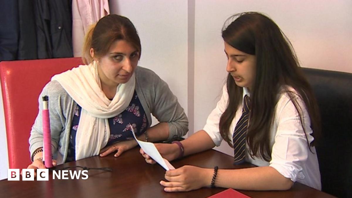 Blind people 'cannot read' health advice, says RNIB - BBC News