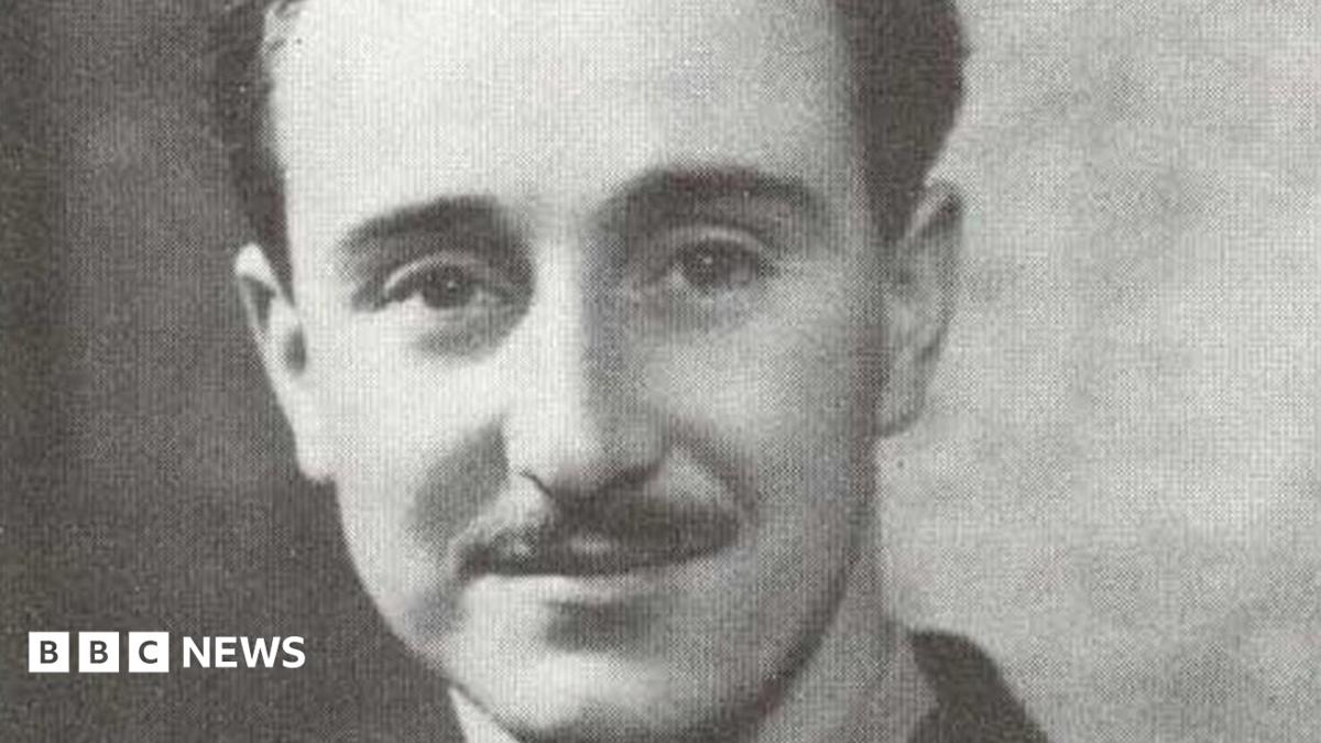 Event marks 75 years since Hurricane crashed in Maidstone - BBC News