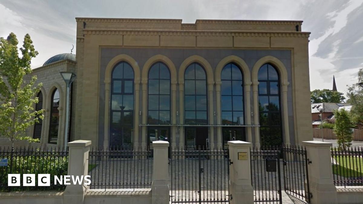Man admits daubing racist graffiti at Preston mosque - BBC News