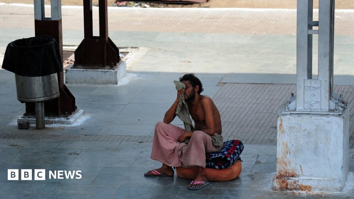 How Indians are coping with a dangerously hot summer - BBC News