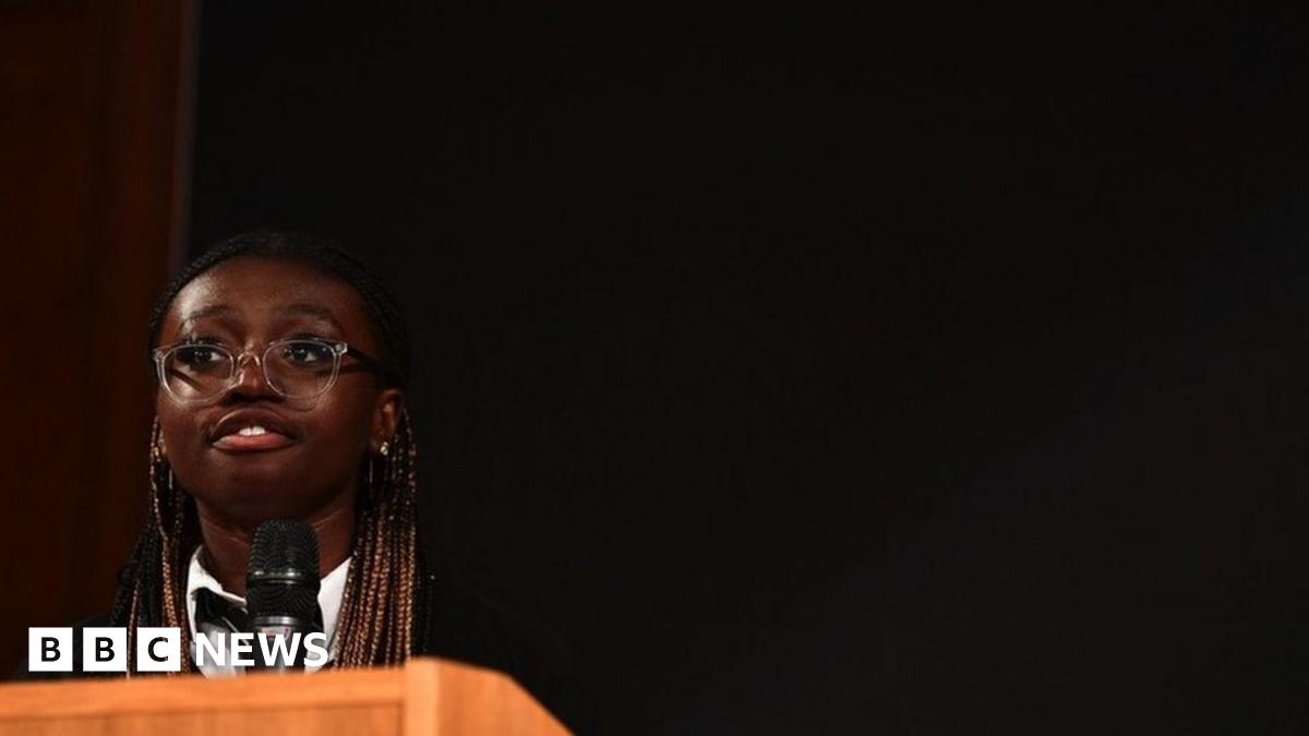 Young science writer award goes national - BBC News