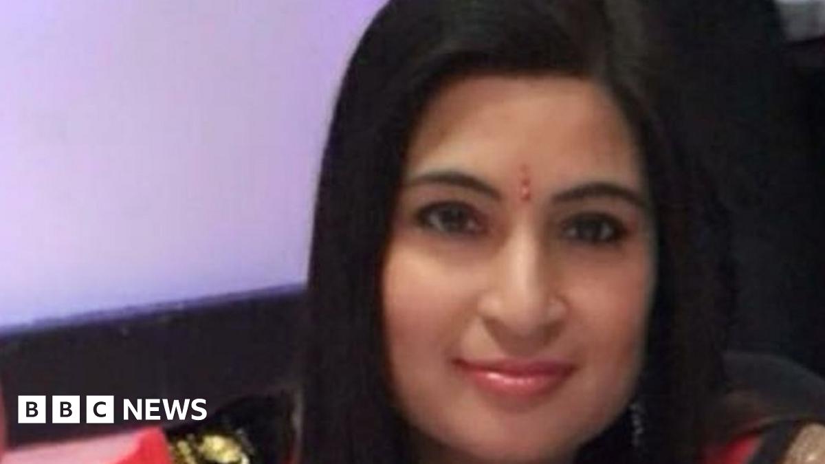 Ex-husband in court over suitcase murder in Leicester - BBC News