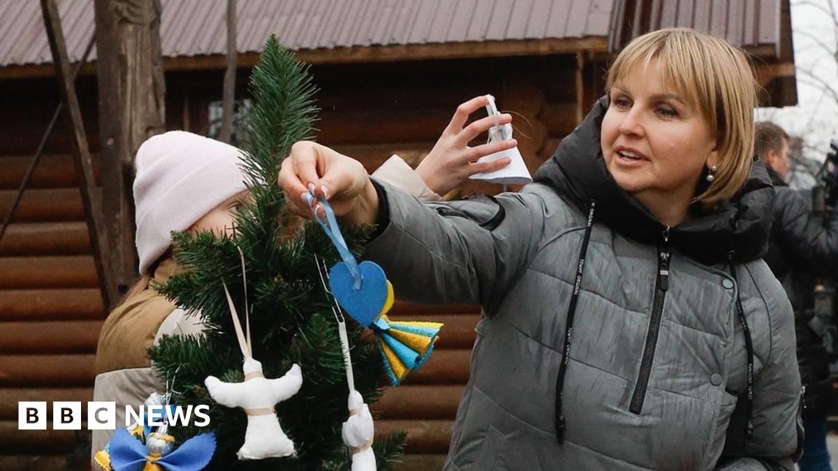 Ukraine celebrates first Christmas on 25 December - BBC News
