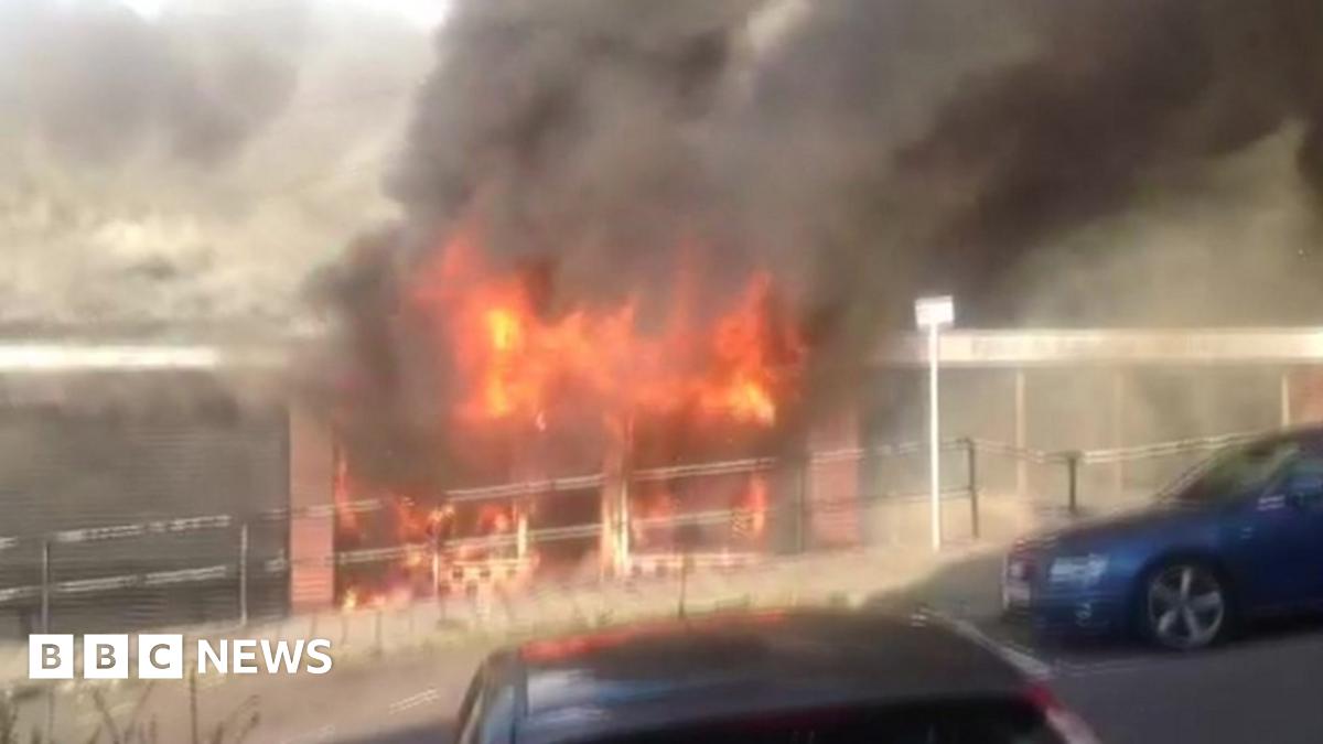 Chip shop fire rips through row of stores in Devon - BBC News