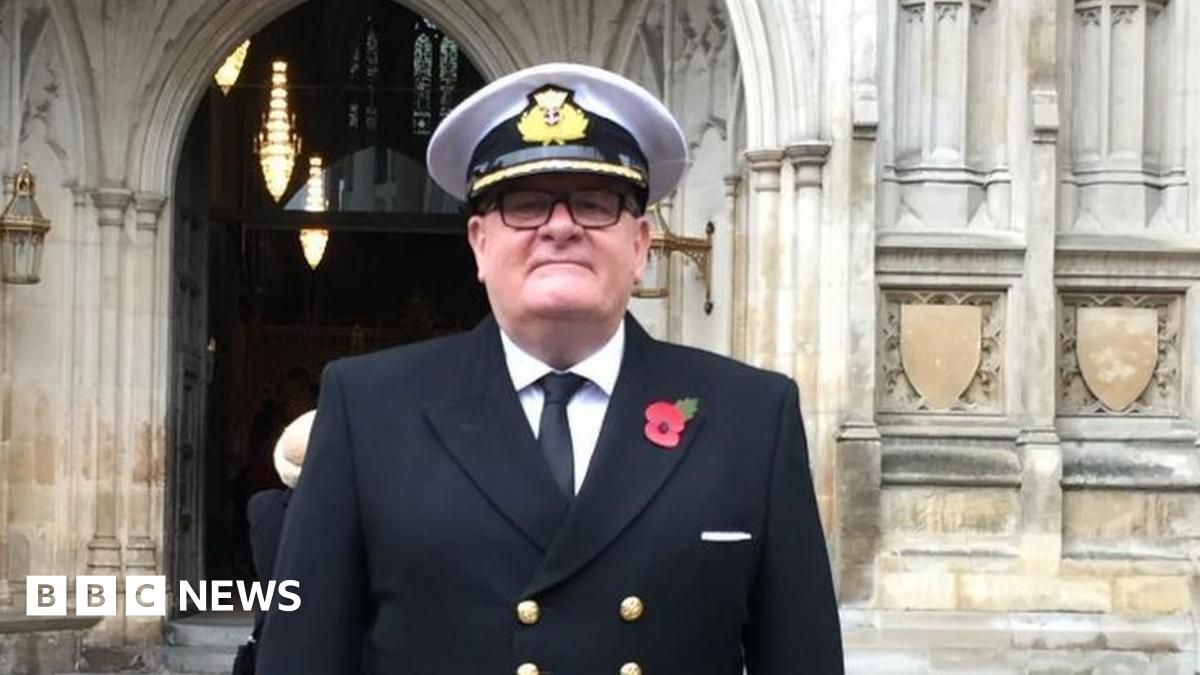 'Corrupt ship inspectors demand our food and cargo' - BBC News