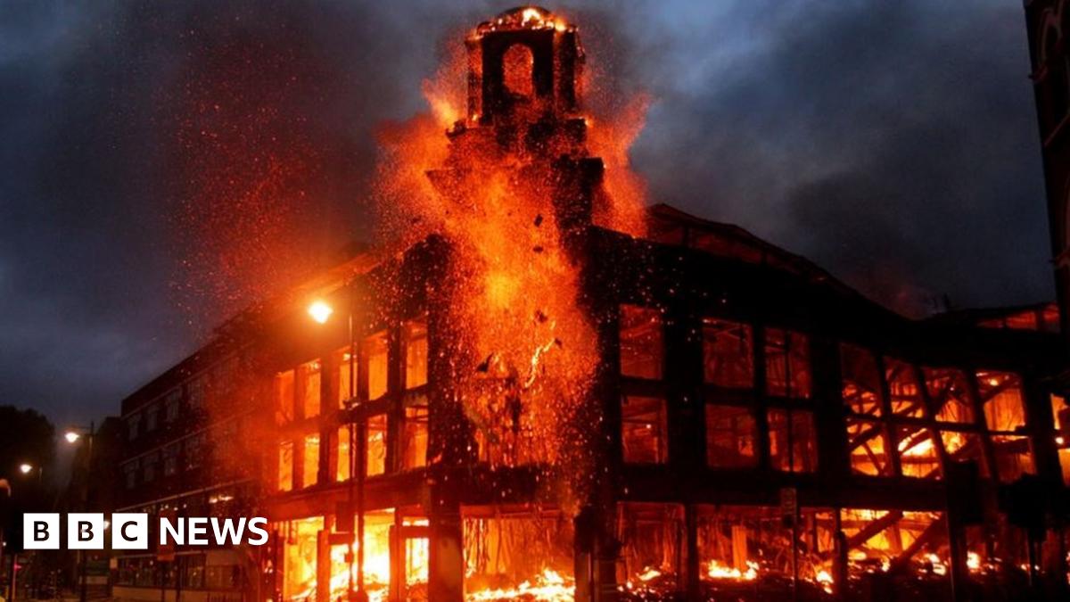 Riots 10 years on: The five summer nights when London burned - BBC News