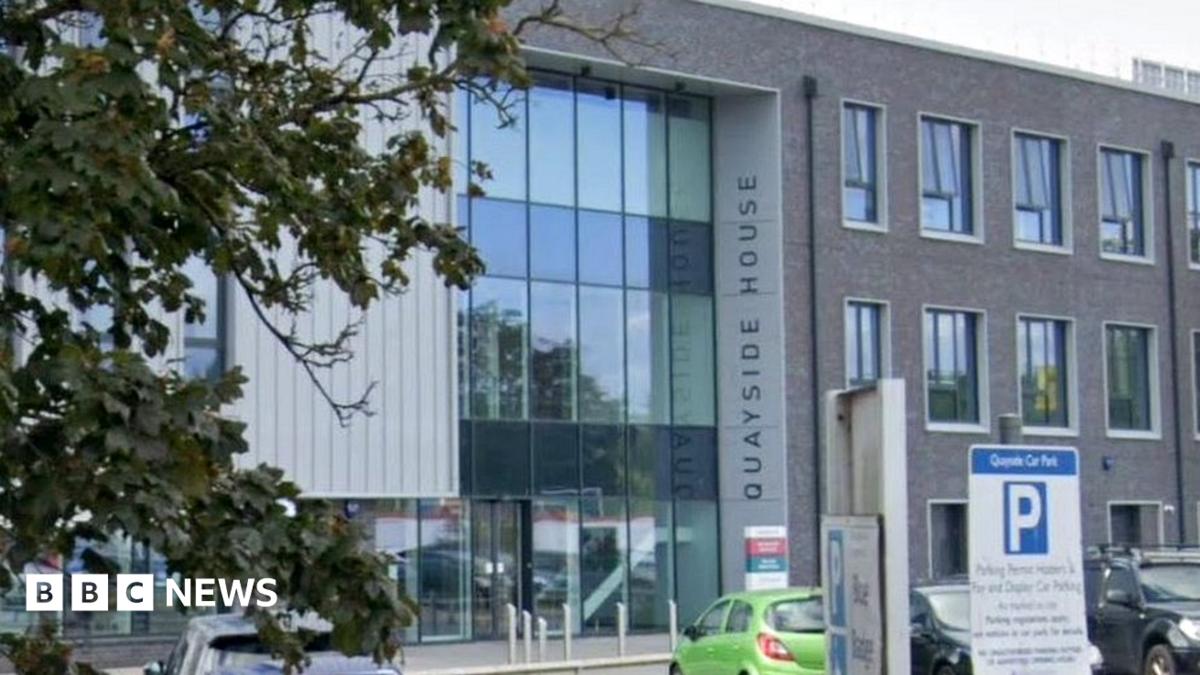 Gloucester's new £15m Quayside diagnostic centre opens - BBC News