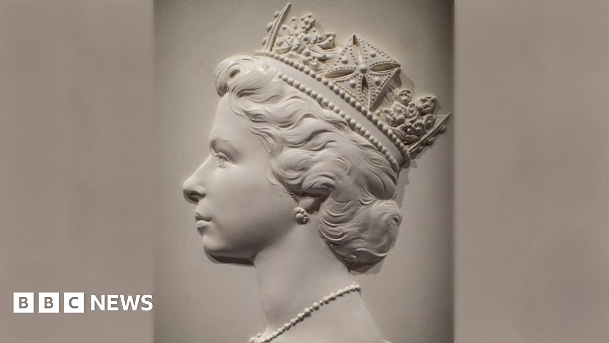 The portrait of the Queen reproduced billions of times - BBC News
