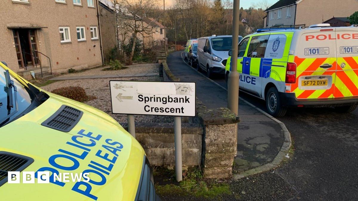 Police probe 'unexplained' death of man in Dunblane flat - BBC News