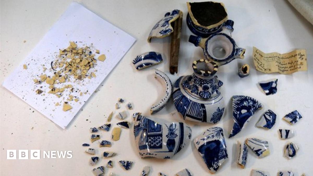 Museum jug smash: Search for boy after repairs - BBC News