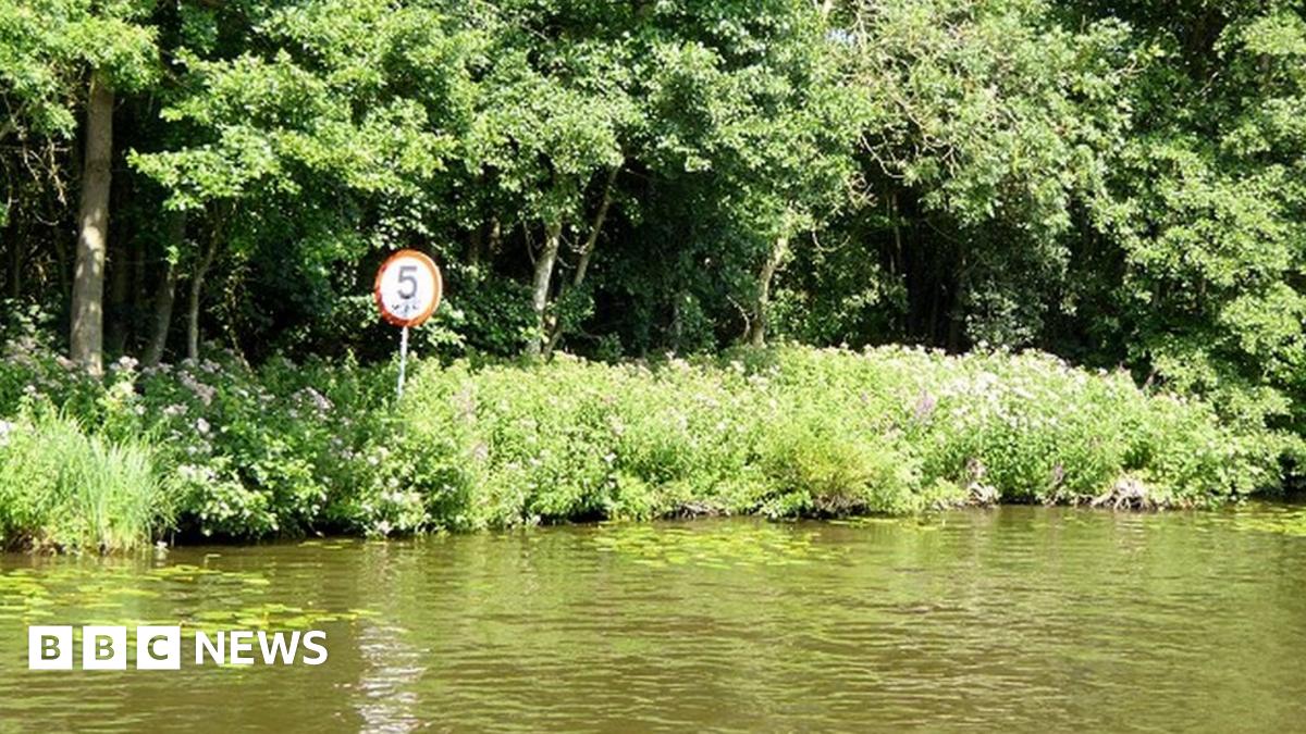 River Bure swimmer 'caught boat propeller' and bled to death - BBC News