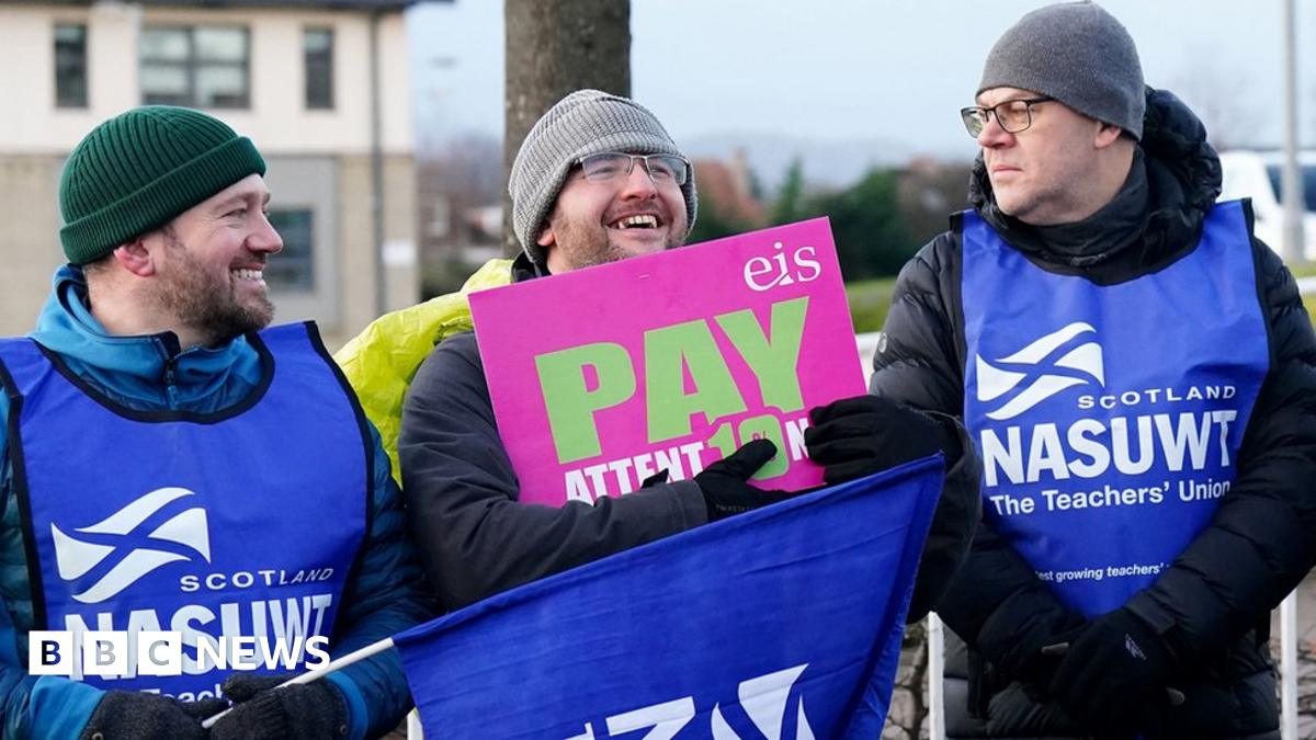 Members of NASUWT teaching union narrowly accept pay offer - BBC News