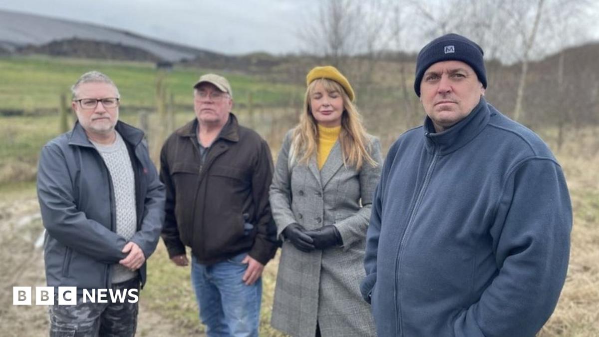 Derbyshire: Residents call for action over landfill stench - BBC News
