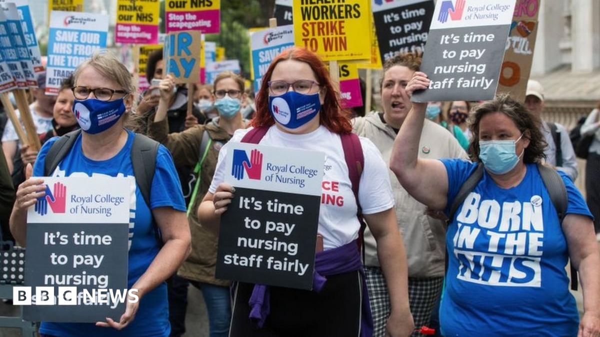 New pay offer made to NHS Scotland health workers - BBC News